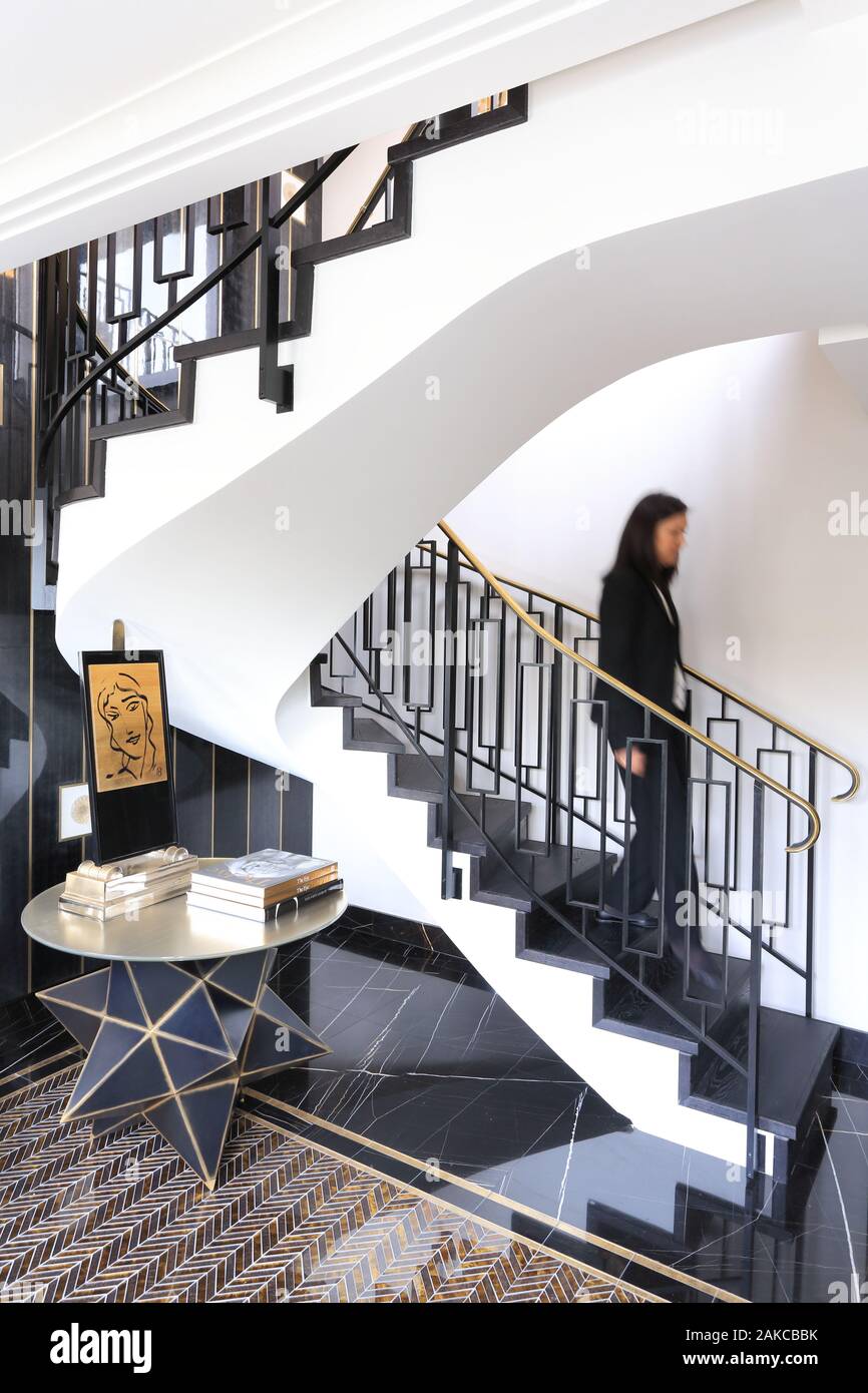 Avenue georges v, paris, france hi-res stock photography and images - Alamy