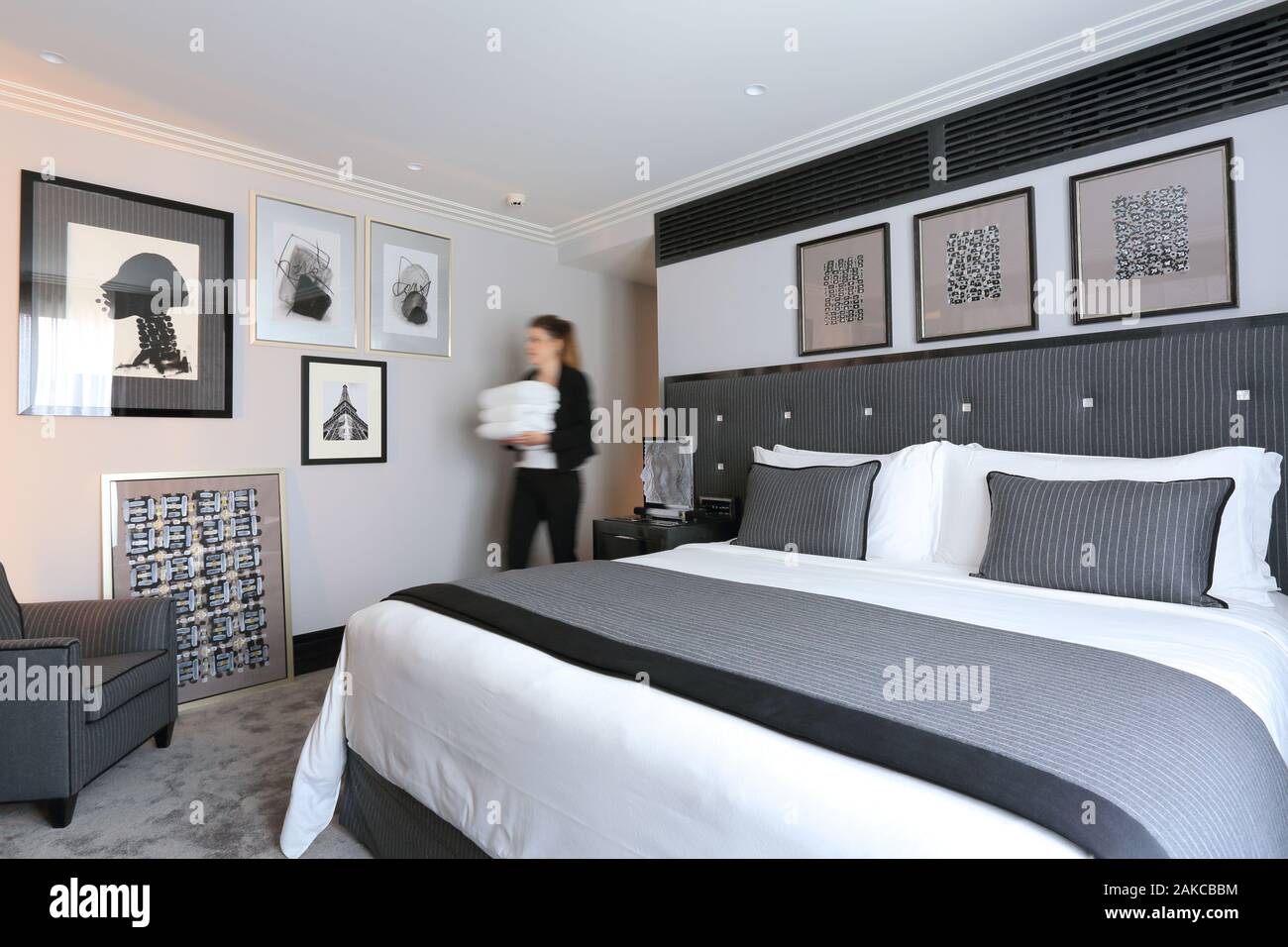 France, Paris, Avenue Georges V, Hotel Prince de Galles (Marriott ...