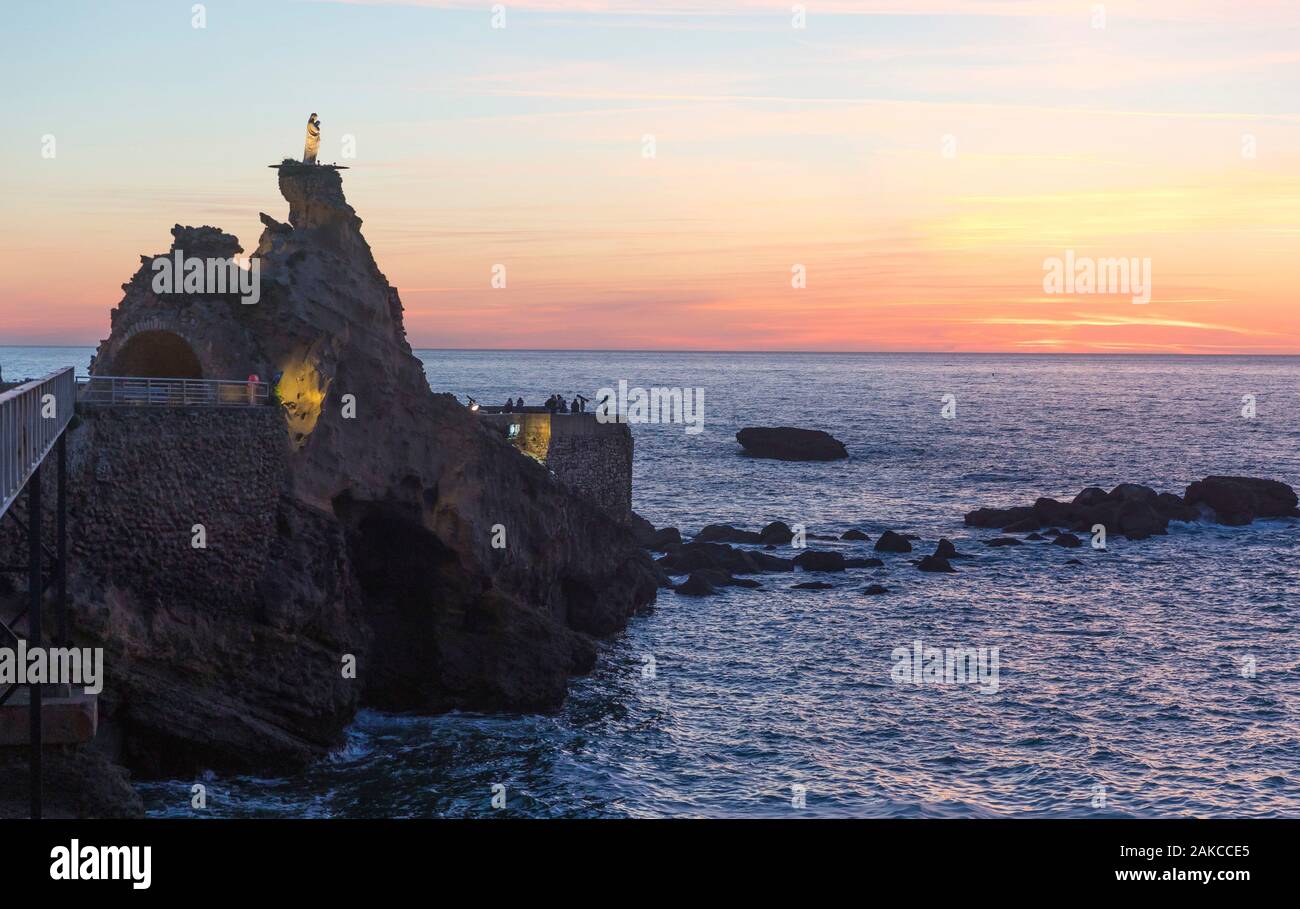 Biarritz de la vierge rock hi-res stock photography and images - Alamy