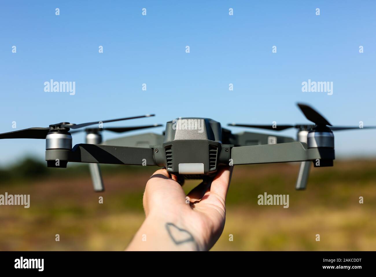 Person delivery drone hi-res stock photography and images - Alamy