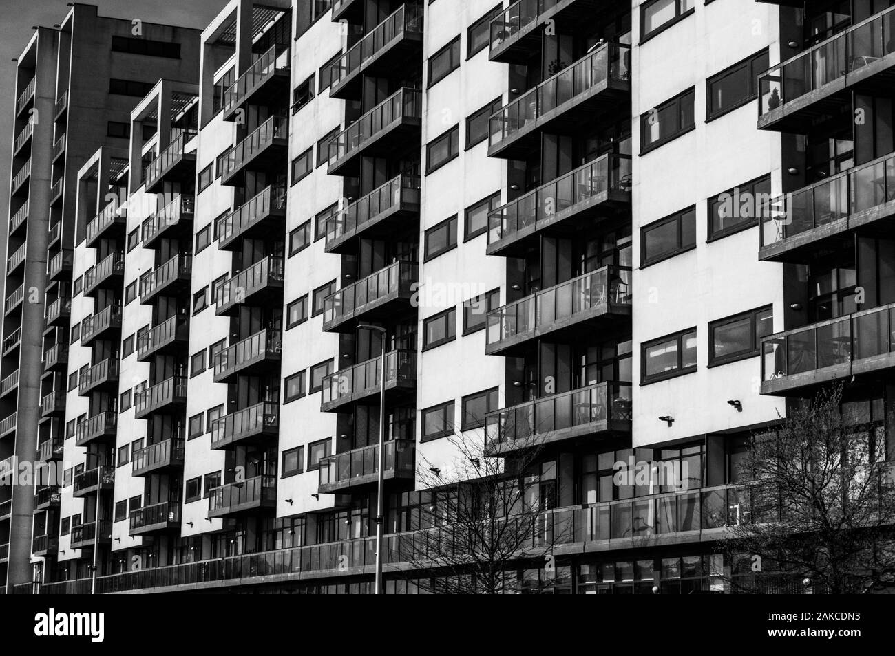 Architecture modern residential uk Black and White Stock Photos ...