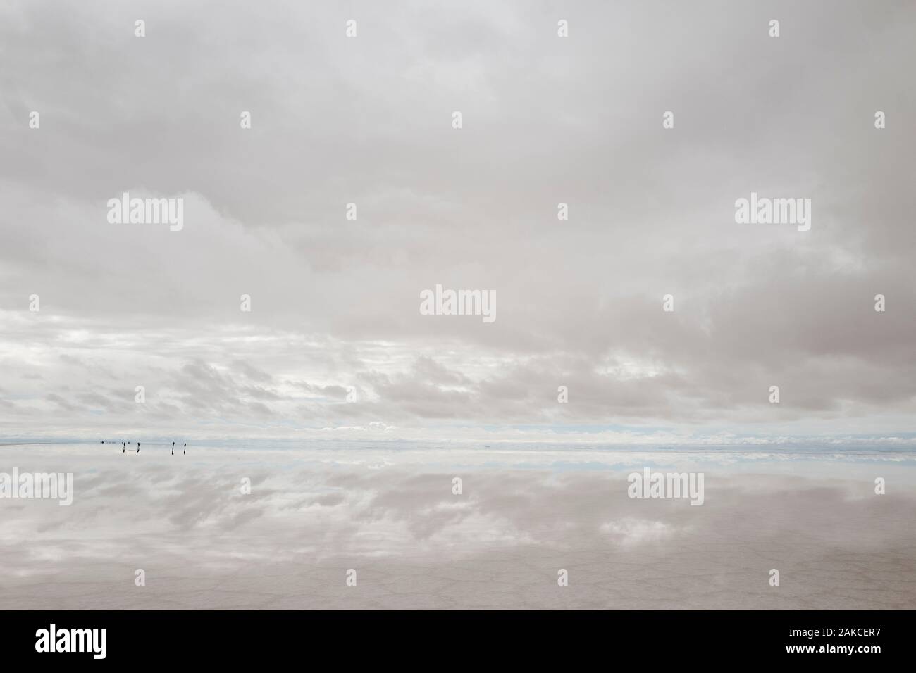 The famous mirror reflections on the Salar de Uyuni salt flats, Potosi ...