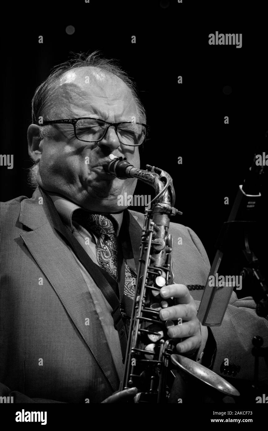 Alan Barnes plays alto sax with Alan Barnes Eleven, Scarborough Jazz ...