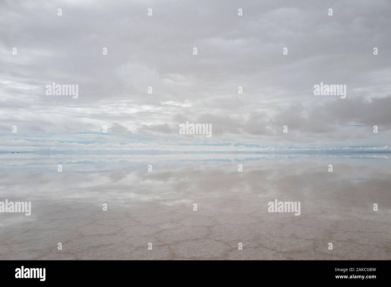 The famous mirror reflections on the Salar de Uyuni salt flats, Potosi ...