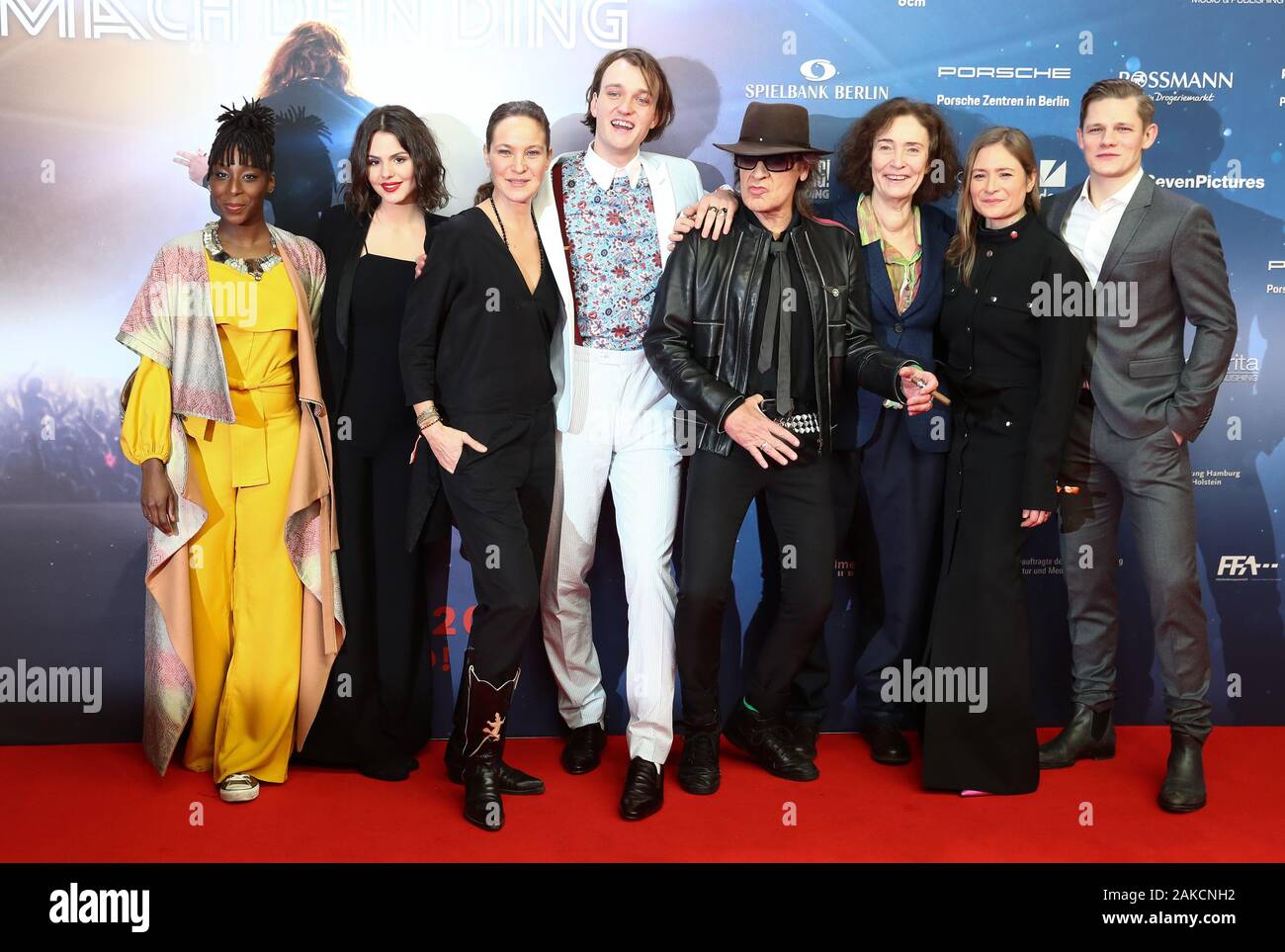 Hamburg, Germany. 07th Jan, 2020. Christine Seraphin (l-r), Ruby o. Fee ...