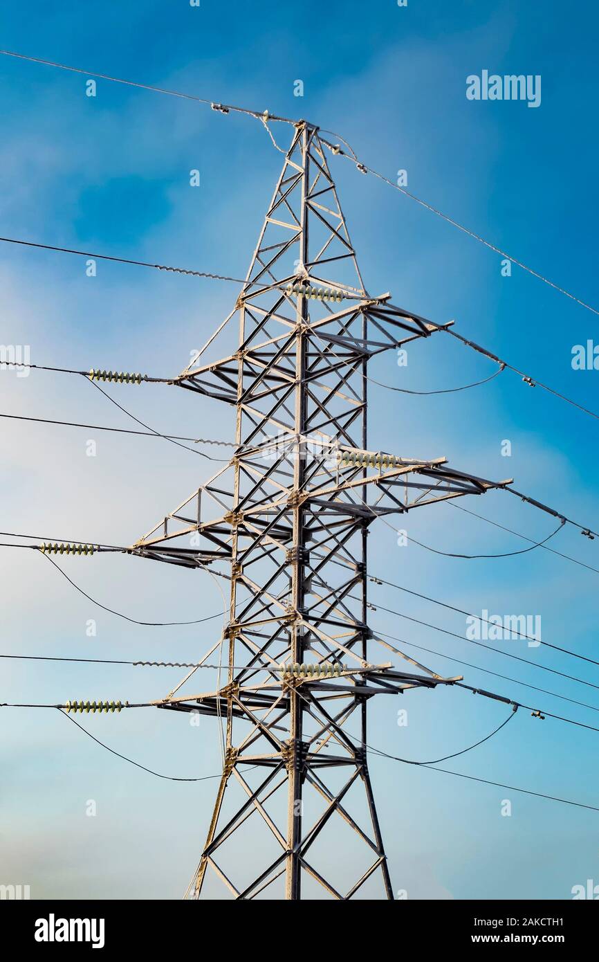 High tension cable side view hi-res stock photography and images - Alamy