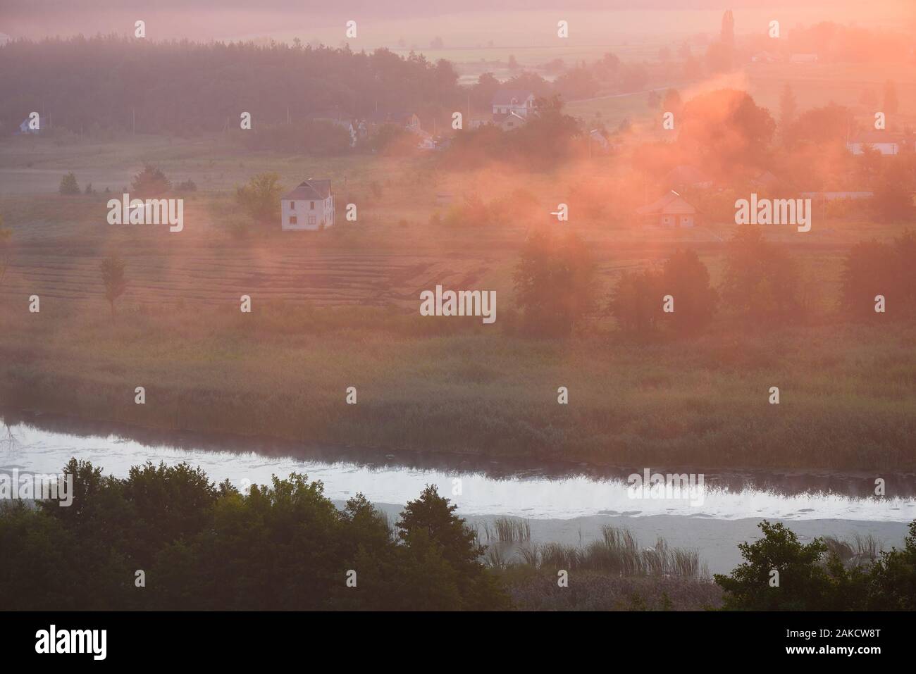 Sun rising over hill hi-res stock photography and images - Alamy