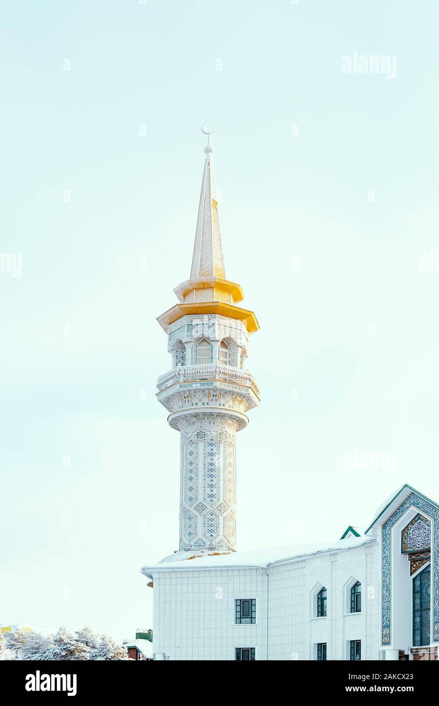 Muslim mosque in the Siberian city. View from below Stock Photo - Alamy