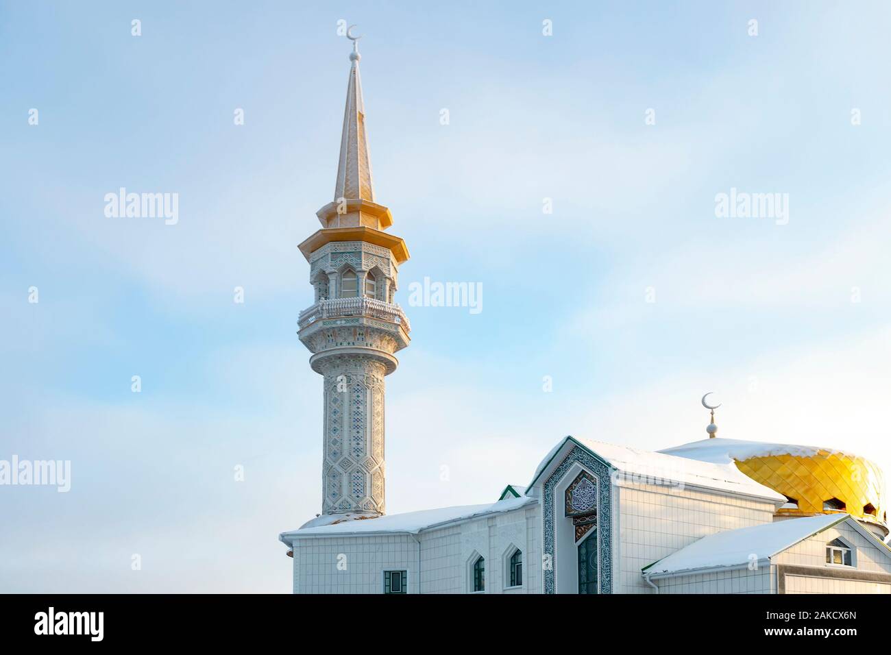 Muslim mosque in the Siberian city. View from below Stock Photo - Alamy
