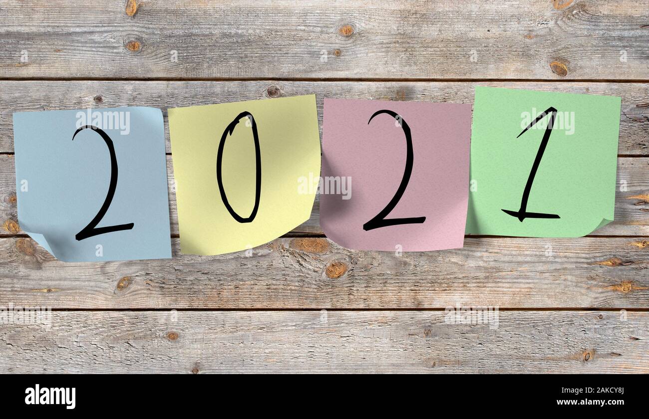 Wooden wall with sticky notes with the inscription 2021 Stock Photo - Alamy
