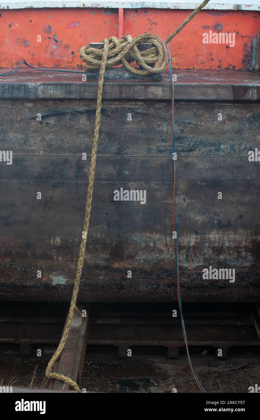 rope on boat cleat Stock Photo - Alamy