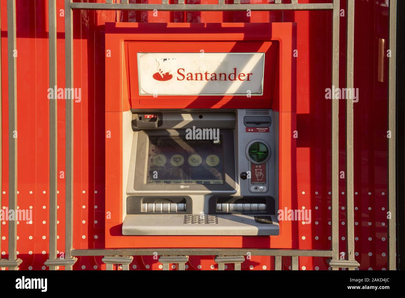 Santander atm hi-res stock photography and images - Alamy