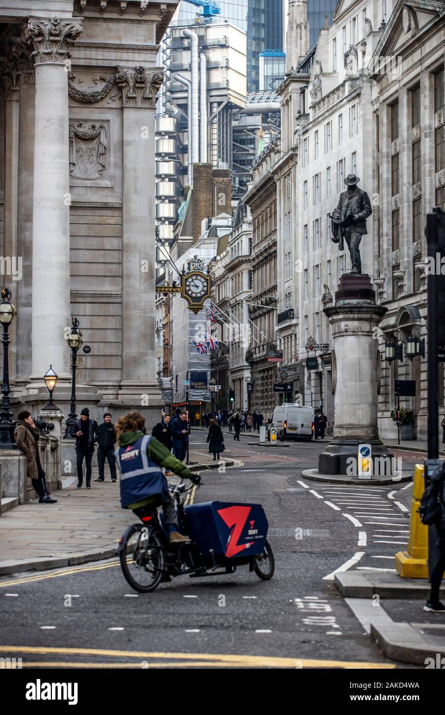 Banking district in London, Cornhill Street, statue of James Henry ...