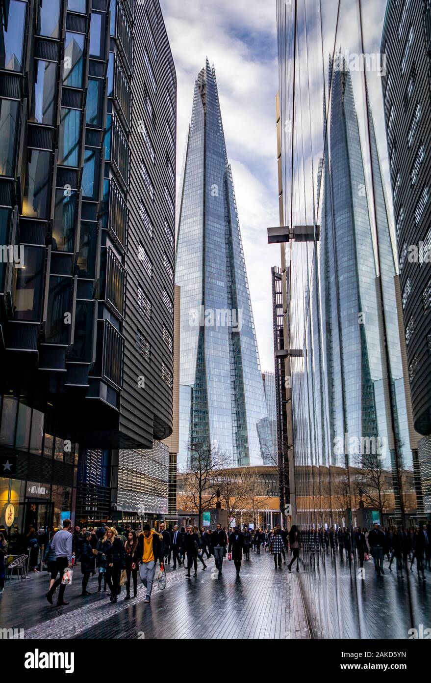 Skyline on the Thames, office building on the waterfront, The Shard ...