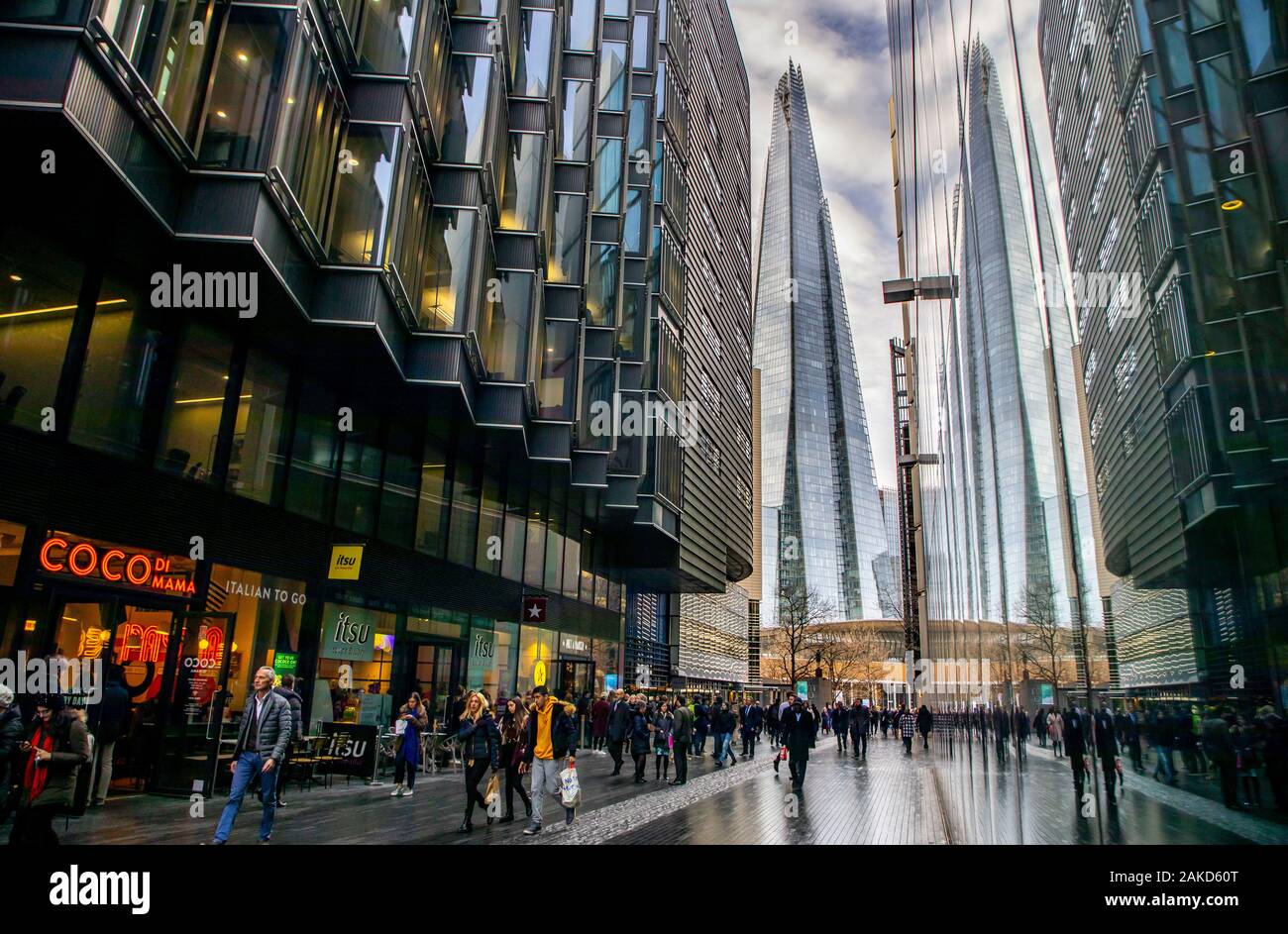 Skyline on the Thames, office building on the waterfront, The Shard ...