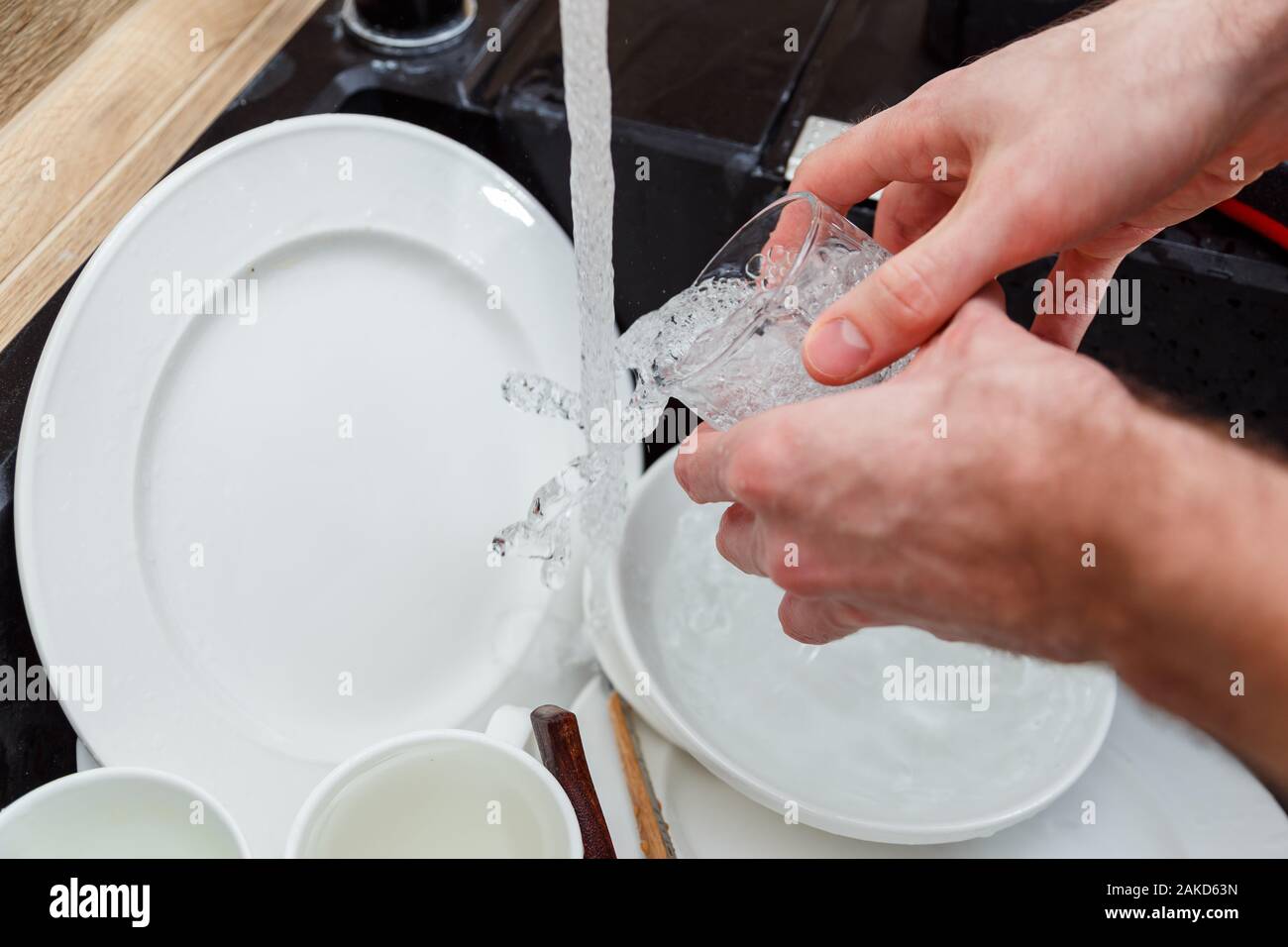 Rinsing the dishes hi-res stock photography and images - Alamy