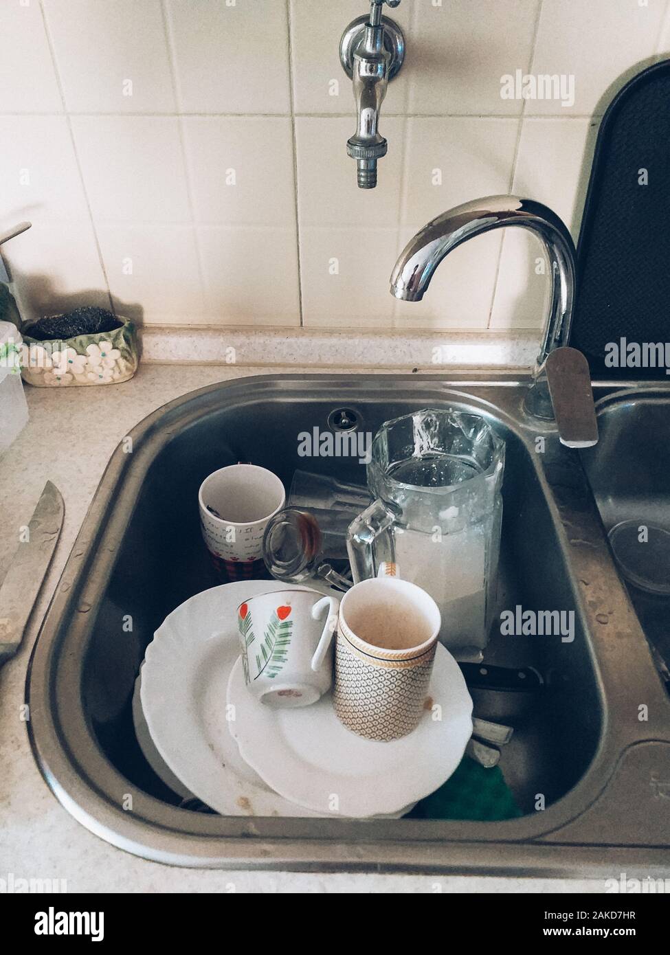 Dirty dishes pile hi-res stock photography and images - Alamy