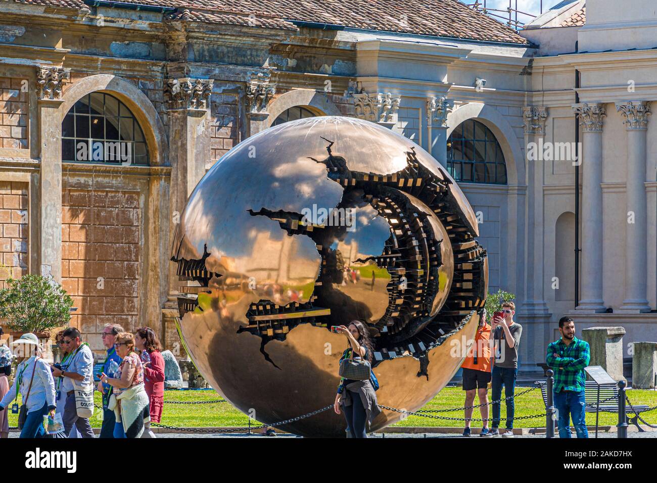 Sphere architecture hi-res stock photography and images - Alamy