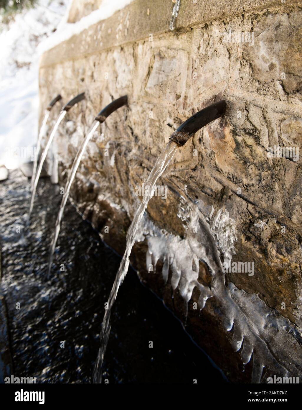 Water flows from modern hi-res stock photography and images - Alamy