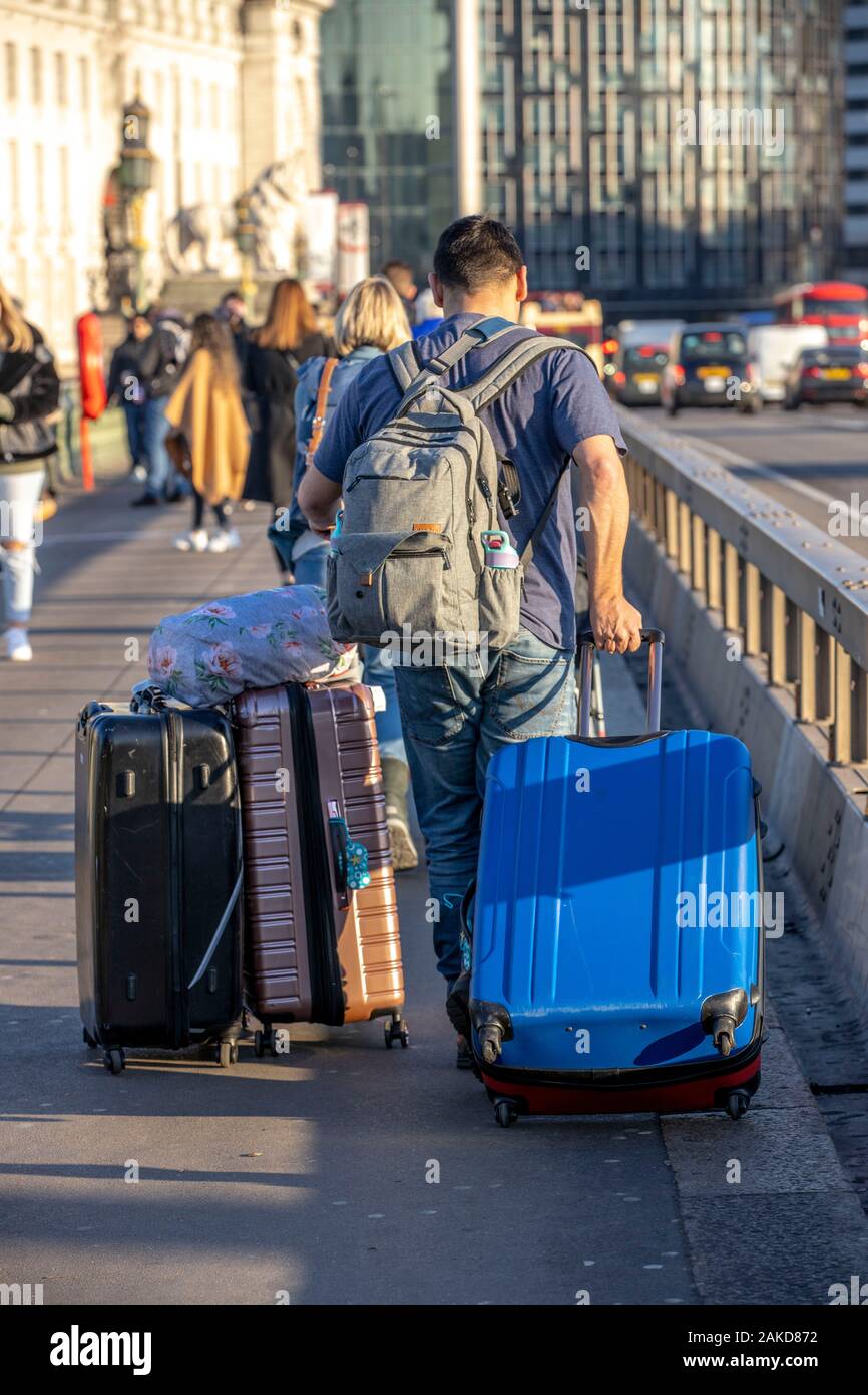 Overloaded suitcases hi-res stock photography and images - Alamy