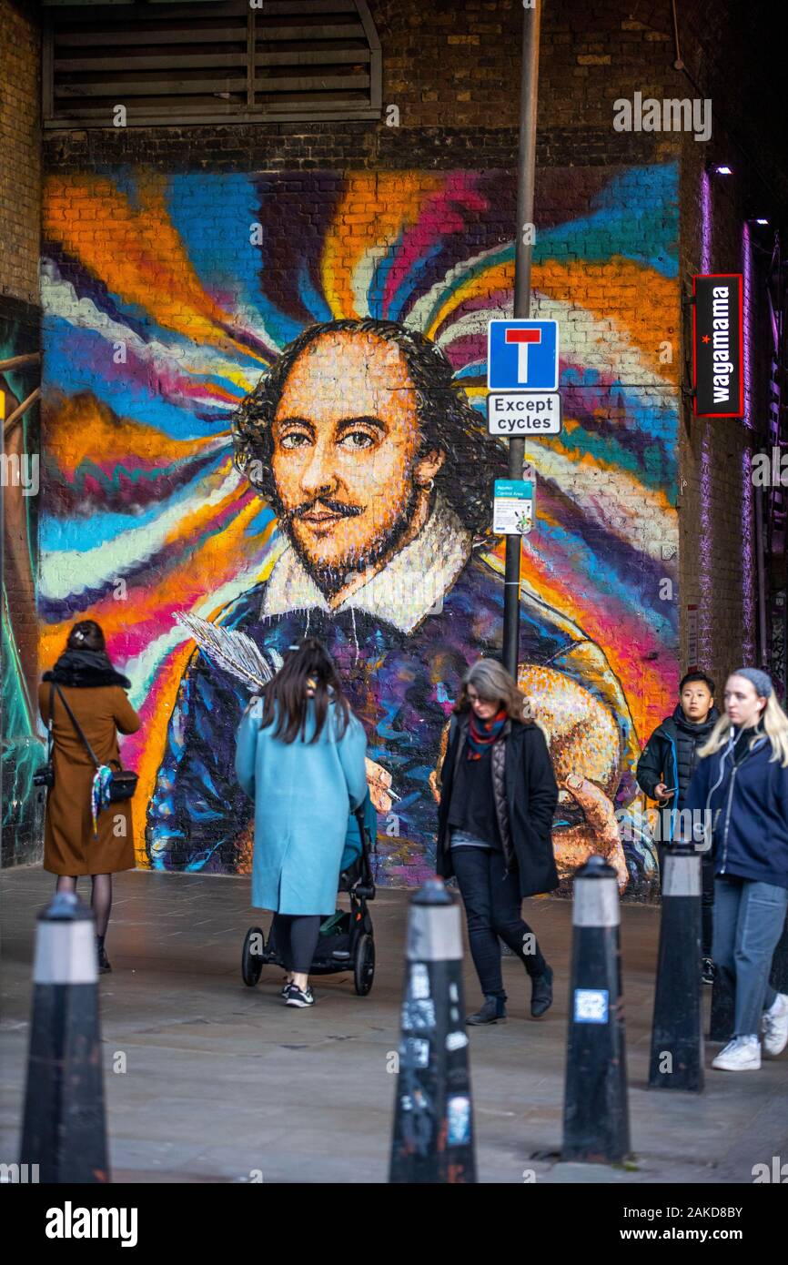 Shakespeare with skull hi-res stock photography and images - Alamy