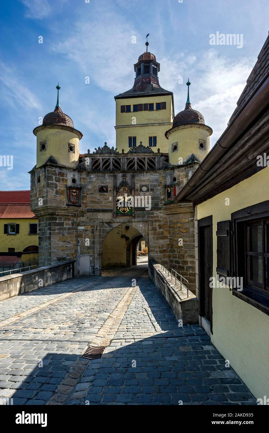 Medieval city gate hi-res stock photography and images - Alamy