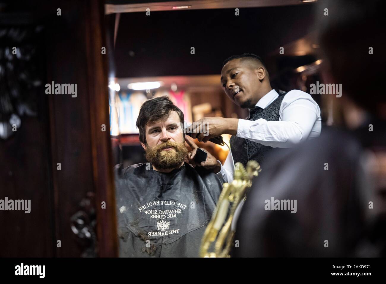 Africa barber shop hi-res stock photography and images - Alamy