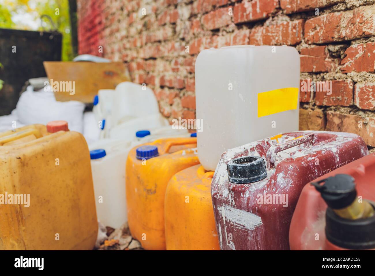 Empty oil storage tanks hi-res stock photography and images - Alamy