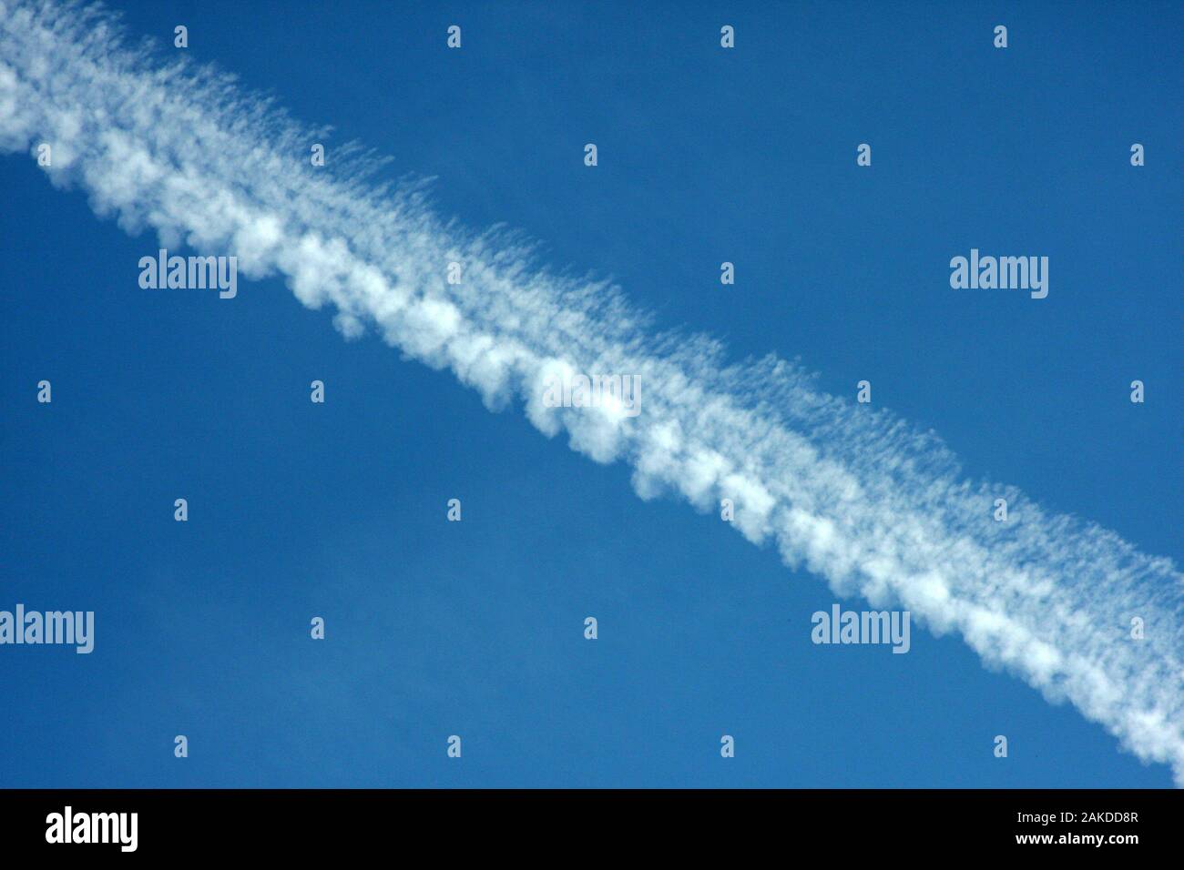 Long contrail hi-res stock photography and images - Alamy