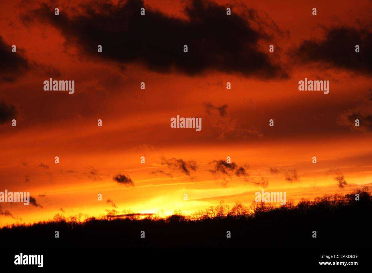 Sunset over a hill hi-res stock photography and images - Alamy