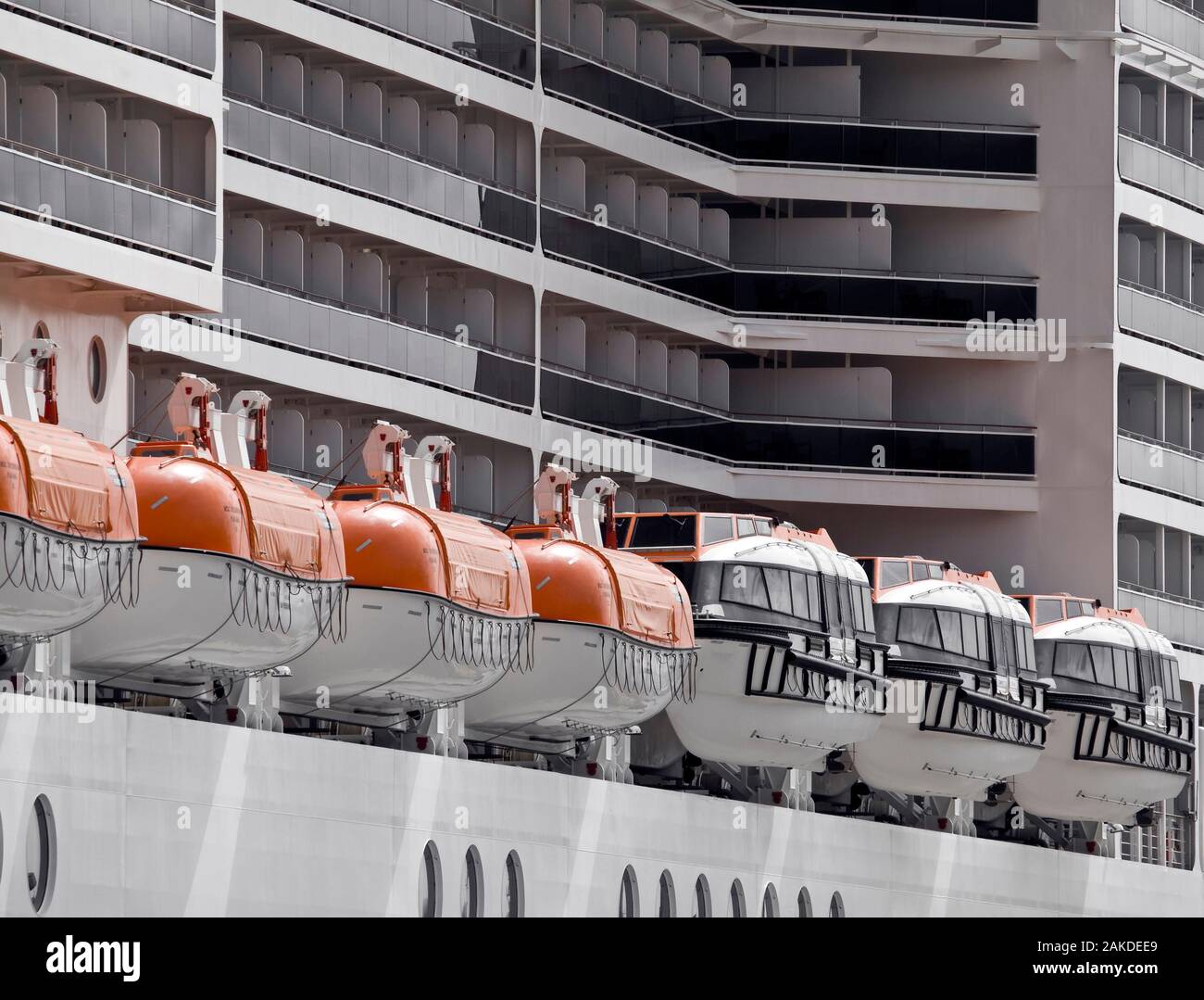 Modern lifeboats hi-res stock photography and images - Alamy