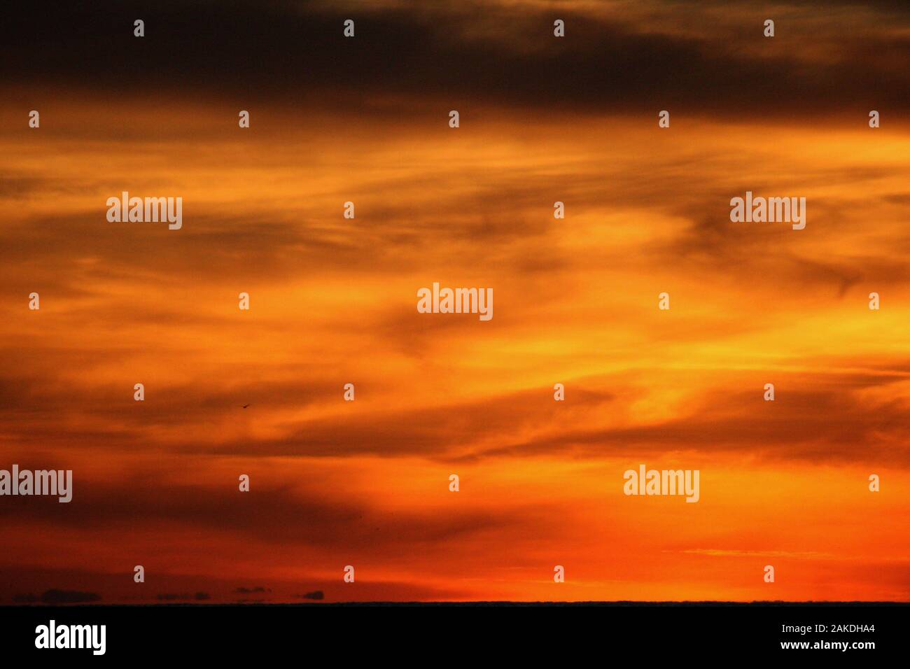 Bright sunset sky hi-res stock photography and images - Alamy
