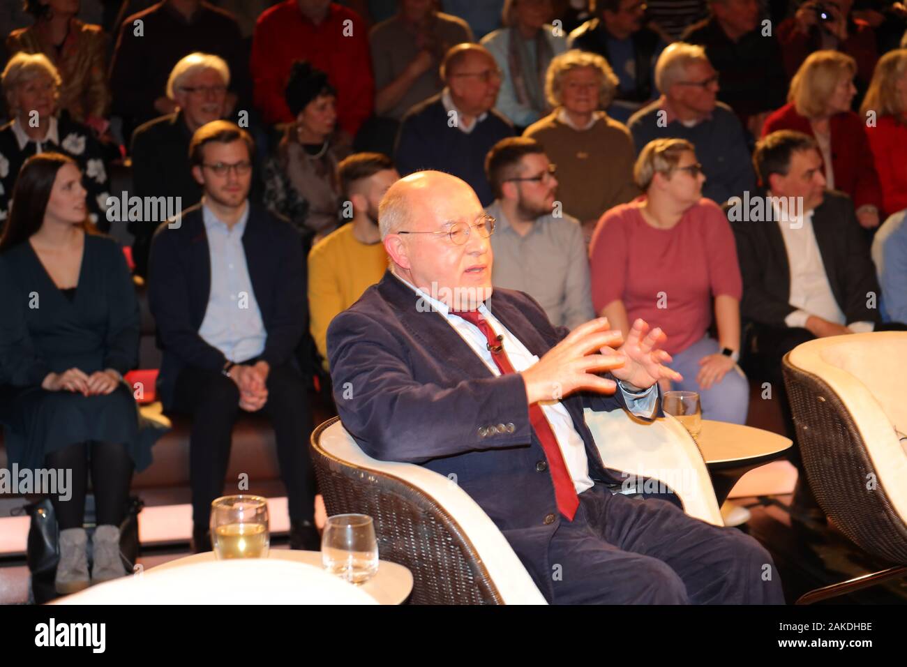 Gregor Gysi bei der Aufzeichnung der ZDF-Talkshow 'Markus Lanz' im ...