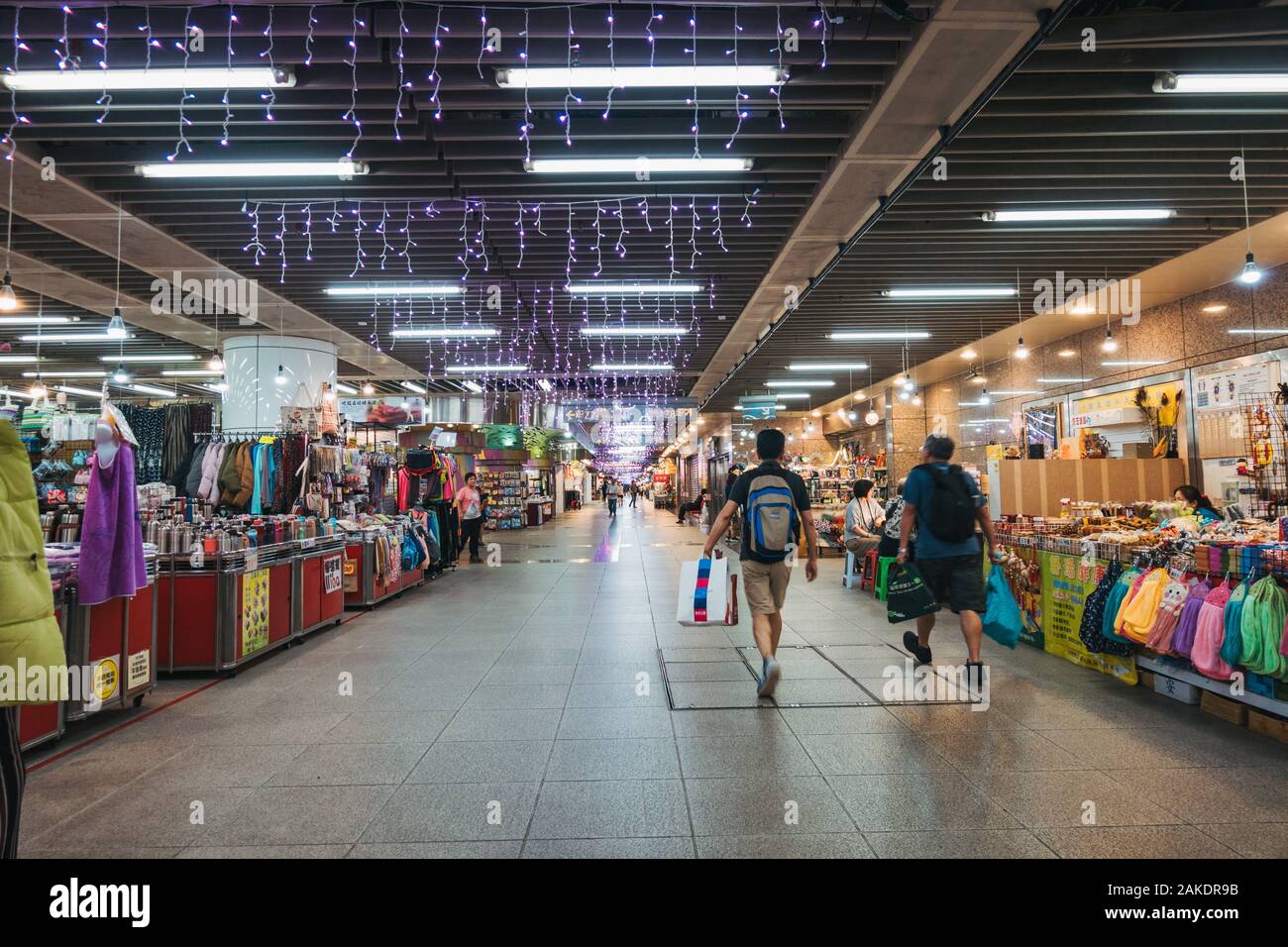 Shoppers in an underground mall in Taipei Main Station, Taiwan Stock ...