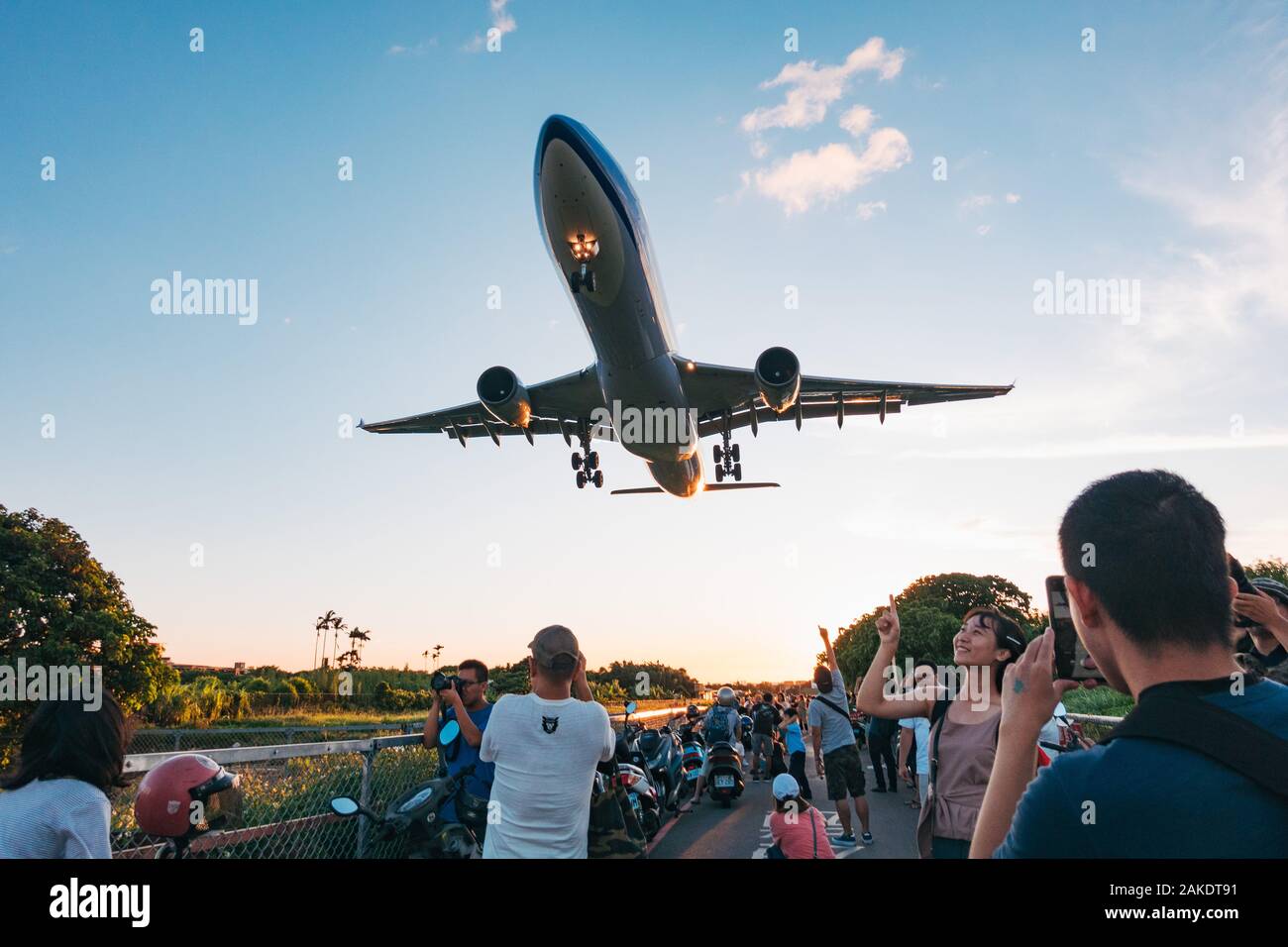 Onloookers fire off photos as an Airbus A330 screams overhead, just ...