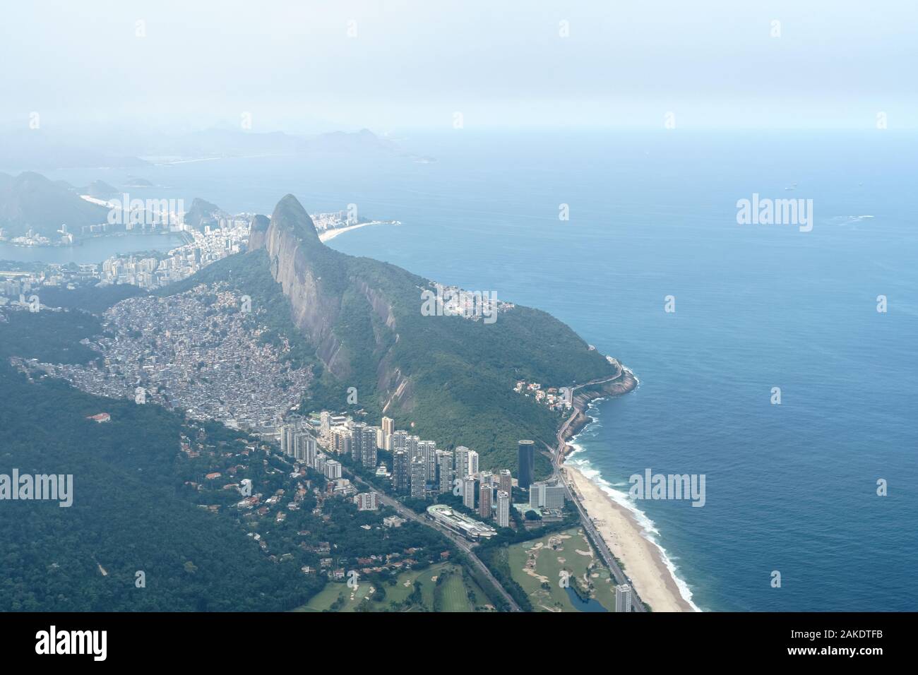 Favela da rocinha hi-res stock photography and images - Alamy