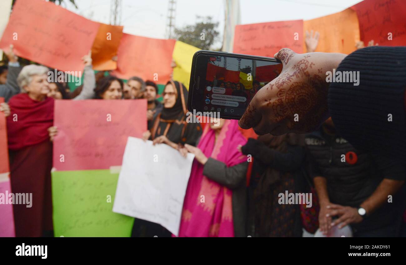 Lahore, Pakistan. 08th Jan, 2020. Pakistani students from different ...