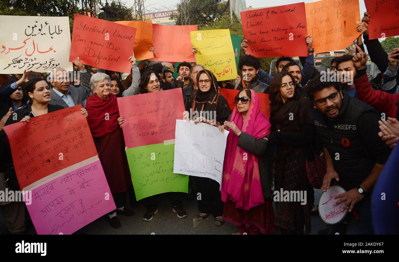 Lahore, Pakistan. 08th Jan, 2020. Pakistani students from different ...