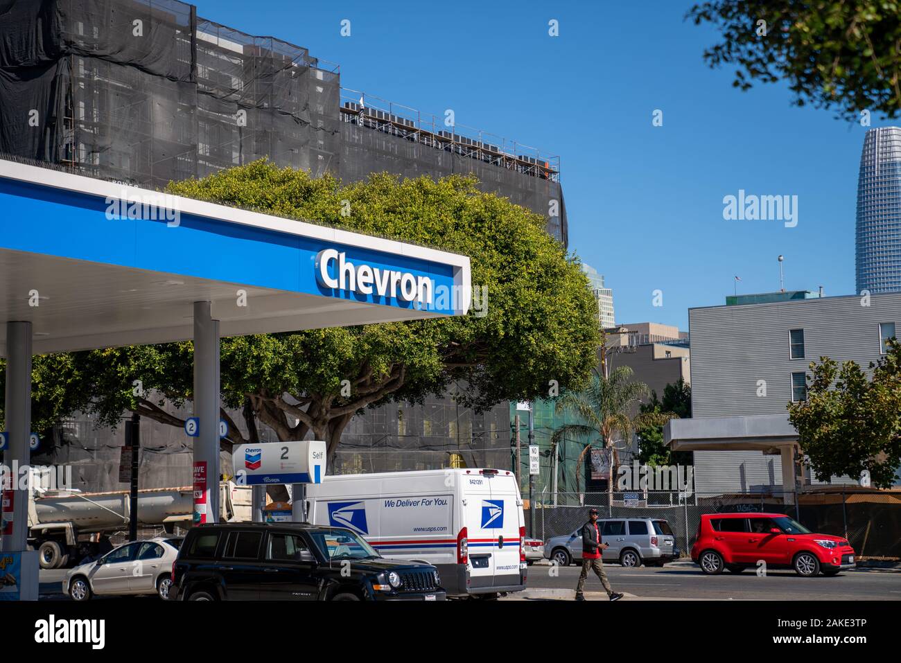 Chevron gas station in america hi-res stock photography and images - Alamy