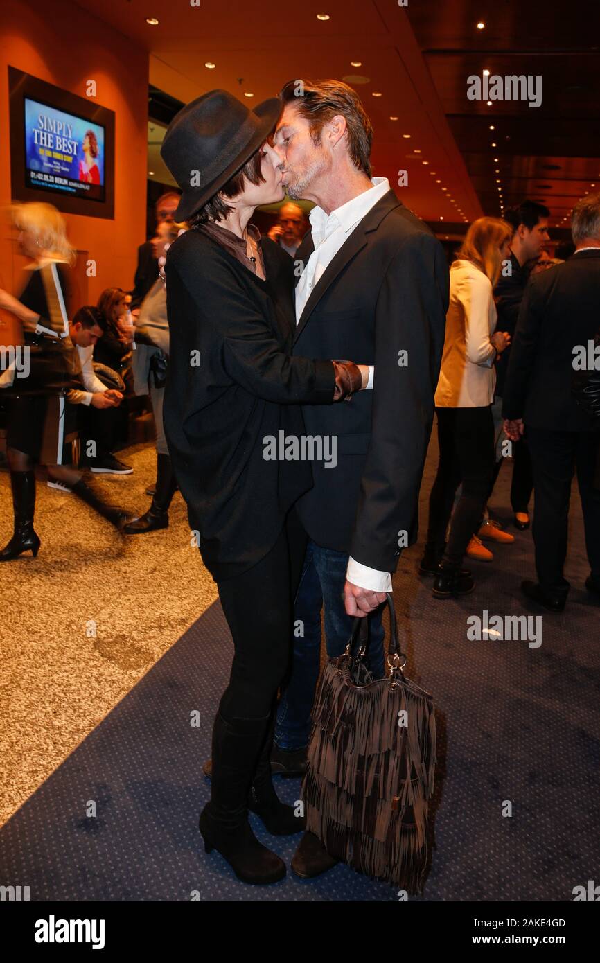 Berlin, Germany. 08th Jan, 2020. Anouschka Renzi and friend Marc ...