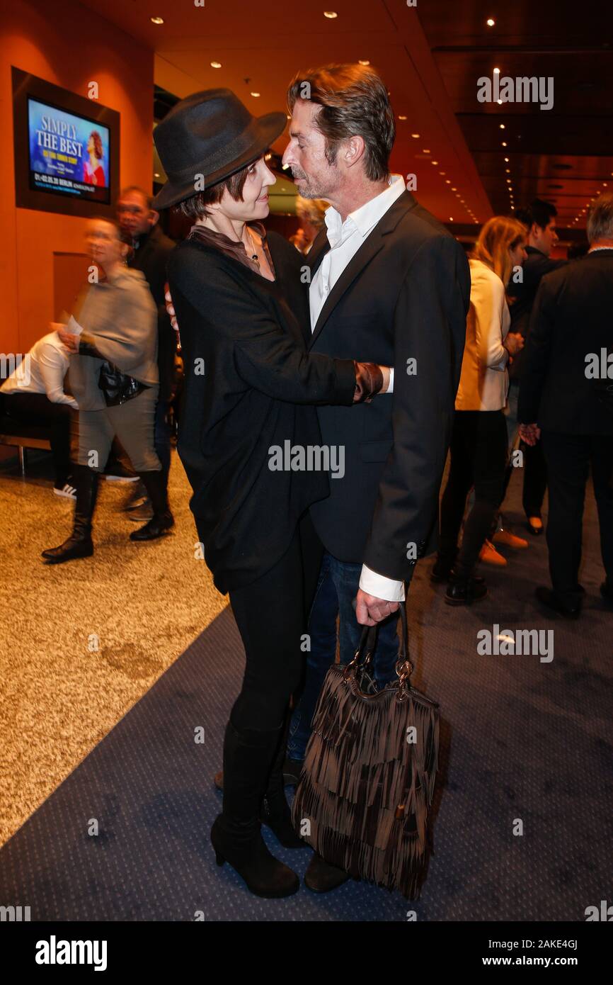 Berlin, Germany. 08th Jan, 2020. Anouschka Renzi and friend Marc ...