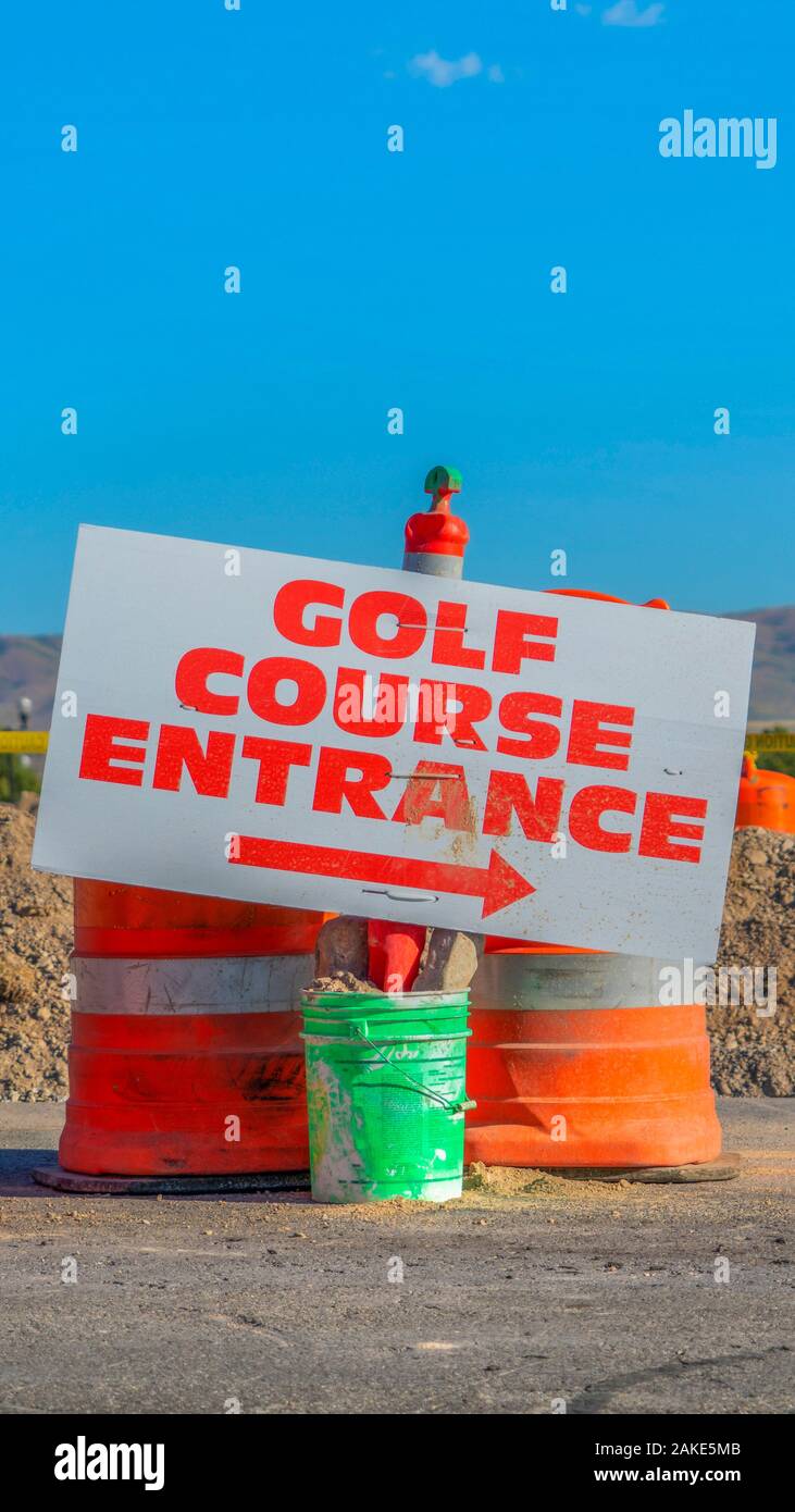 Golf course construction sign hi-res stock photography and images - Alamy