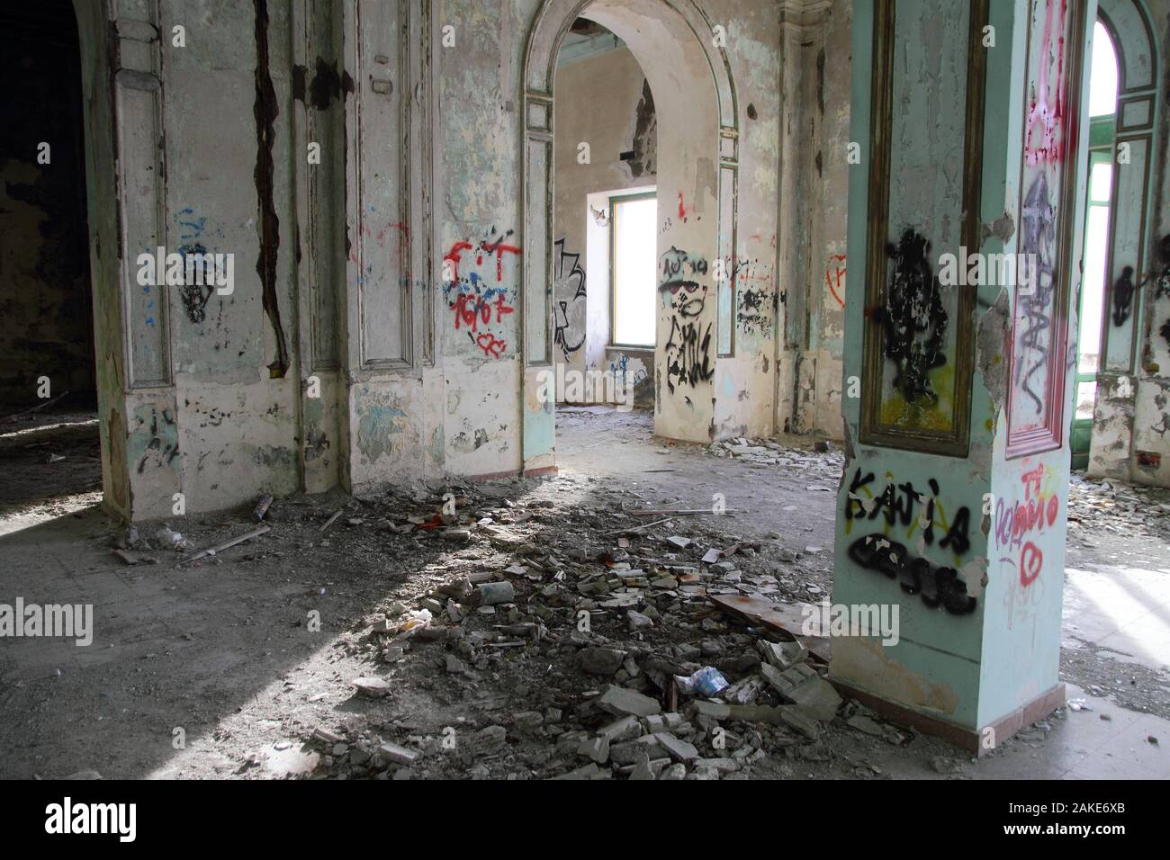 Observatory doors hi-res stock photography and images - Alamy