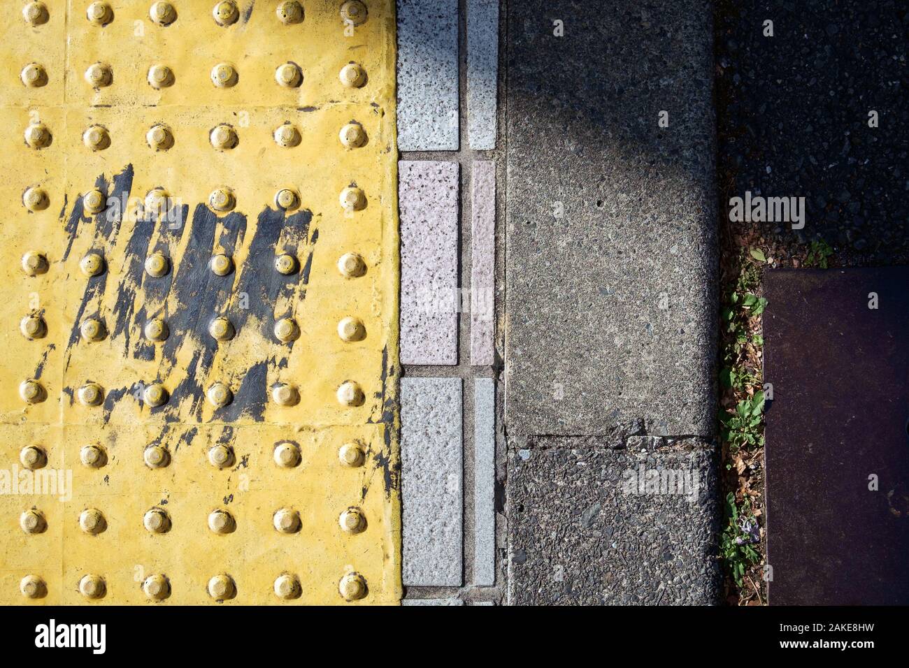 Yellow guide path for the blind hi-res stock photography and images - Alamy