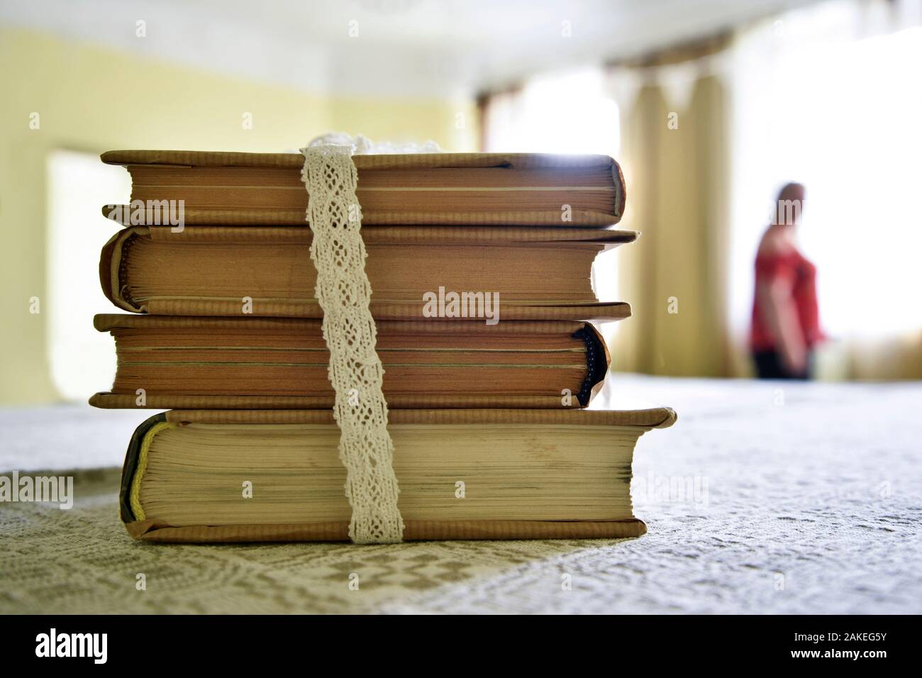 Staked books hi-res stock photography and images - Alamy