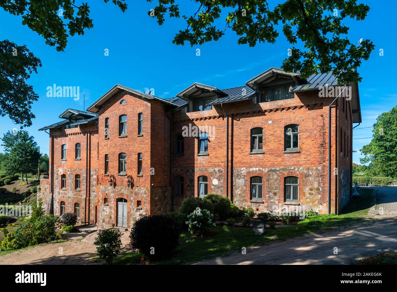 Red brick manor house hi-res stock photography and images - Alamy