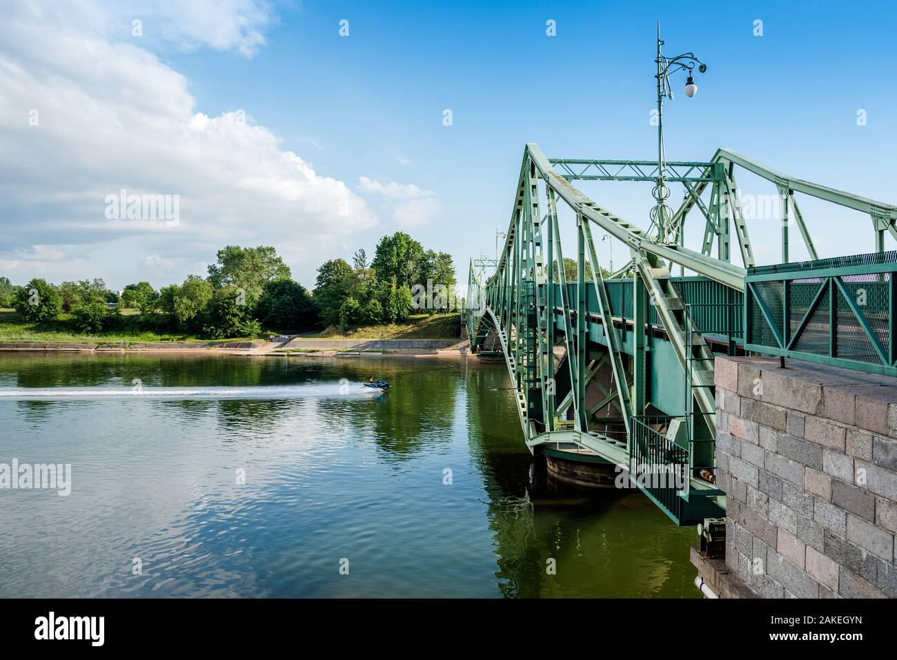 Old swinging bridge hi-res stock photography and images - Alamy