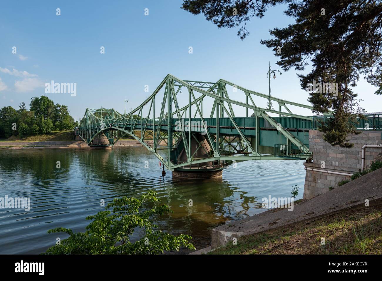 Old swinging bridge hi-res stock photography and images - Alamy