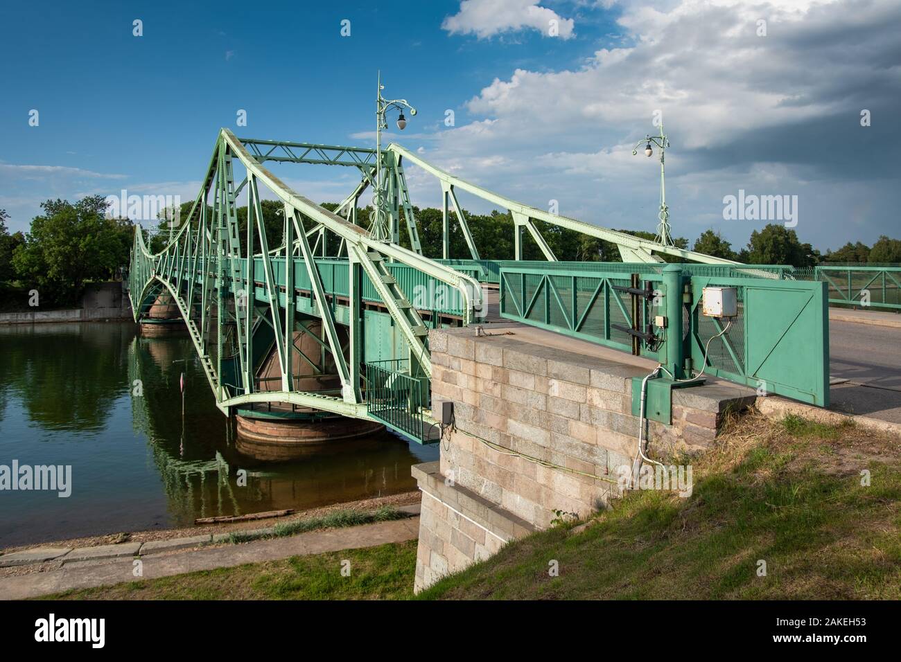 Old swinging bridge hi-res stock photography and images - Alamy