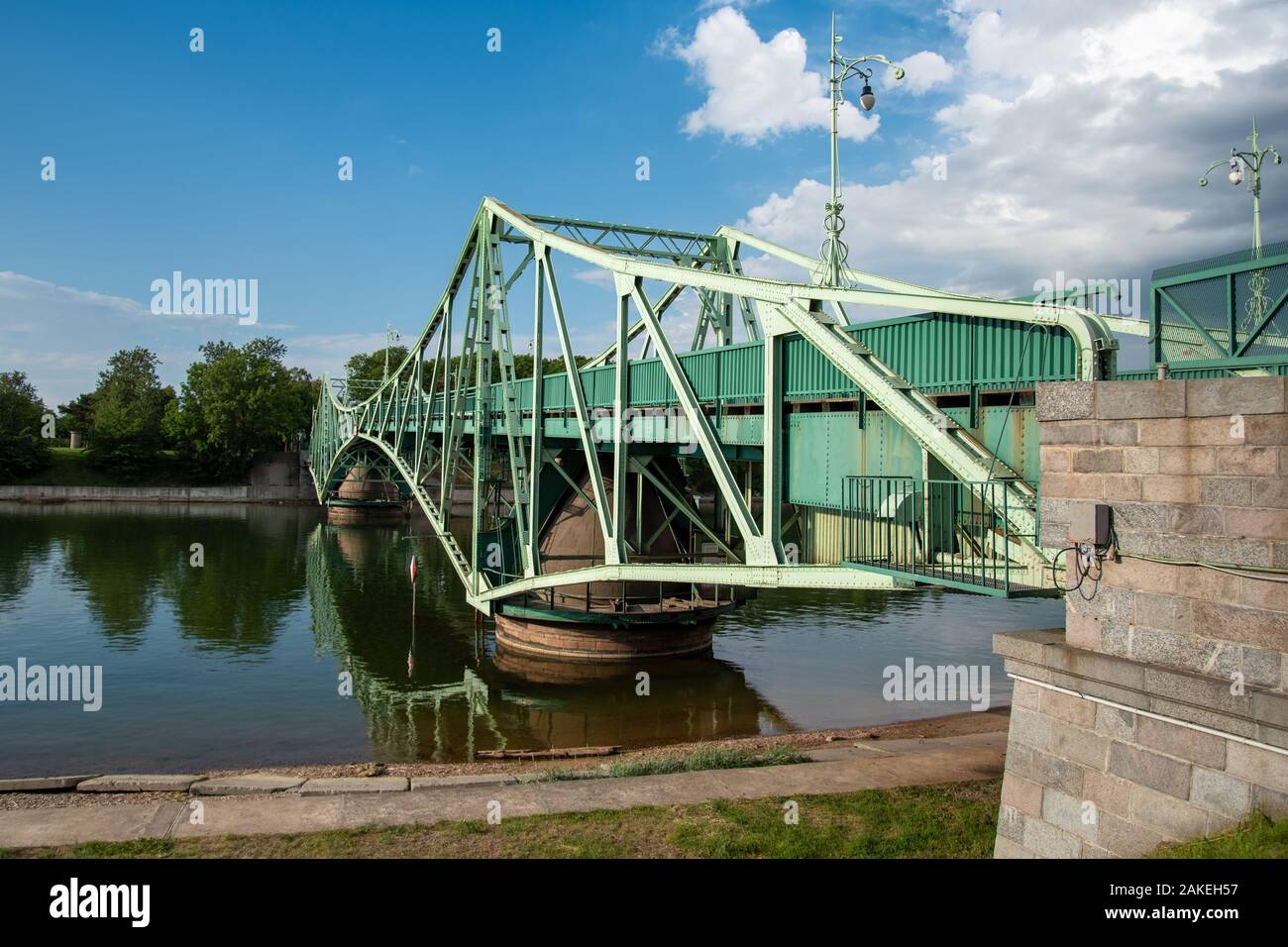 View famous swinging bridge hi-res stock photography and images - Alamy